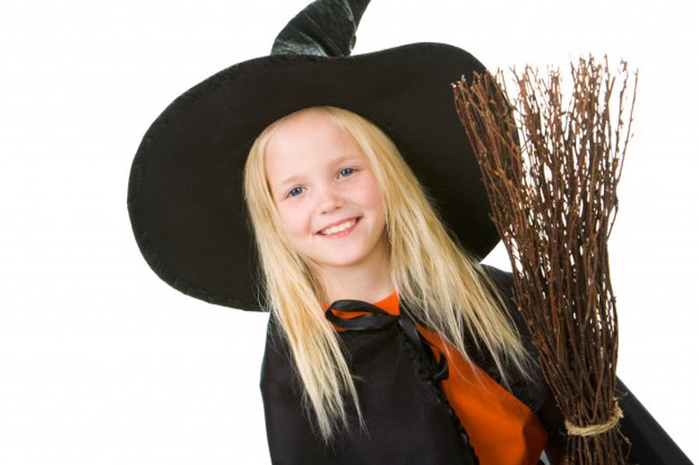 10-3.2-Halloween - niña vestida de bruja con escoba - Agencia de ... 10-3.2-Halloween - niña vestida de bruja con escoba - Agencia de ...